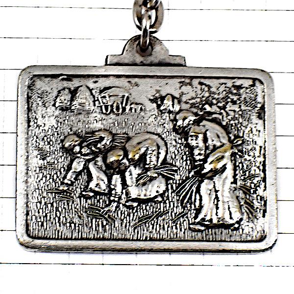 背景の１マスは５mmです。当店のキーホルダー はヴィンテージのレアな限定キーホルダー です。