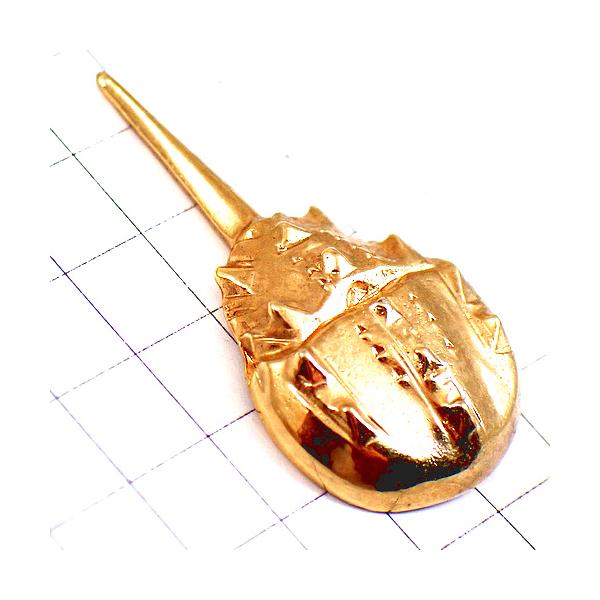 背景の１マスは５mmです。当店のピンバッジ はヴィンテージのレアな限定ピンバッジ です。それぞれのピンズの裏側の針には、新品の留め具をセットしてお送りします。新品の留め具代はピンズの商品代に含まれております。