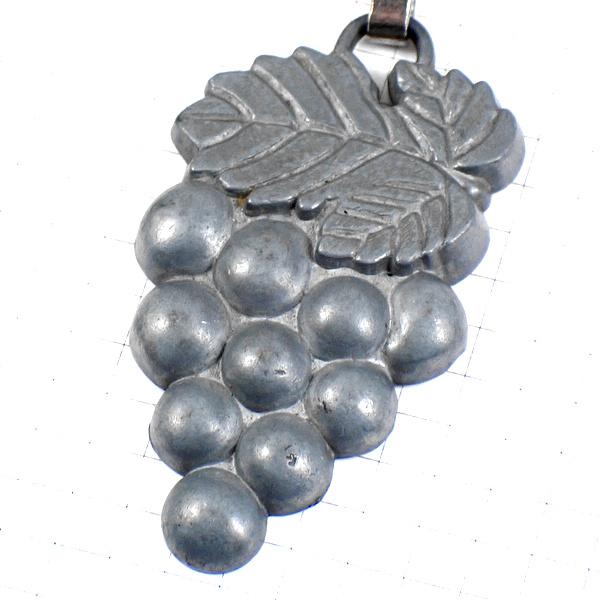 背景の１マスは５mmです。当店のキーホルダー はヴィンテージのレアな限定キーホルダー です。