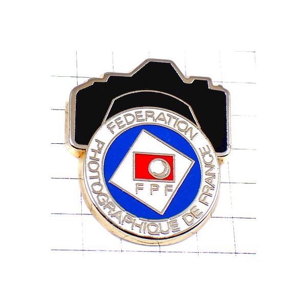 背景の１マスは５mmです。当店のピンバッジ はヴィンテージのレアな限定ピンバッジ です。それぞれのピンズの裏側の針には、新品の留め具をセットしてお送りします。新品の留め具代はピンズの商品代に含まれております。