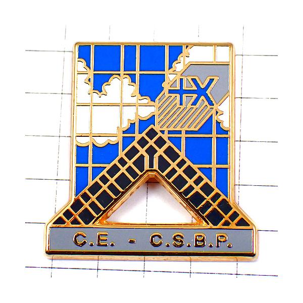 背景の１マスは５mmです。当店のピンバッジ はヴィンテージのレアな限定ピンバッジ です。それぞれのピンズの裏側の針には、新品の留め具をセットしてお送りします。新品の留め具代はピンズの商品代に含まれております。