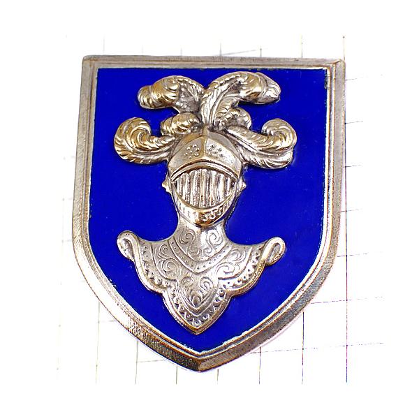 背景の１マスは５mmです。当店のブローチはヴィンテージのレアな限定ブローチです。