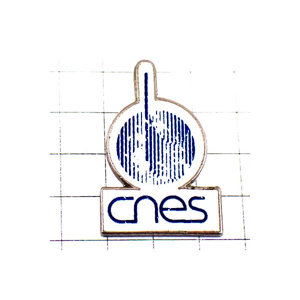 背景の１マスは５mmです。当店のピンバッジ はヴィンテージのレアな限定ピンバッジ です。それぞれのピンズの裏側の針には、新品の留め具をセットしてお送りします。新品の留め具代はピンズの商品代に含まれております。