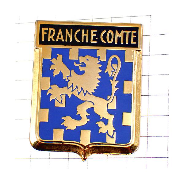 背景の１マスは５mmです。当店のブローチはヴィンテージのレアな限定ブローチです。