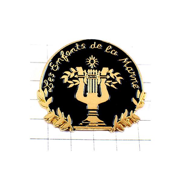 背景の１マスは５mmです。当店のピンバッジ はヴィンテージのレアな限定ピンバッジ です。それぞれのピンズの裏側の針には、新品の留め具をセットしてお送りします。新品の留め具代はピンズの商品代に含まれております。