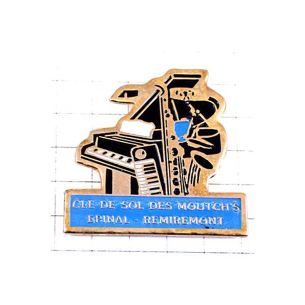 背景の１マスは５mmです。当店のピンバッジ はヴィンテージのレアな限定ピンバッジ です。それぞれのピンズの裏側の針には、新品の留め具をセットしてお送りします。新品の留め具代はピンズの商品代に含まれております。