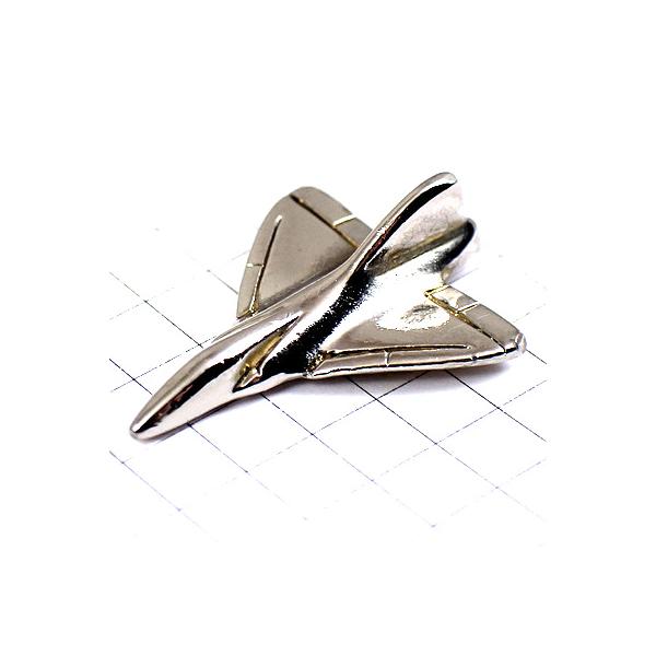 背景の１マスは５mmです。当店のピンバッジ はヴィンテージのレアな限定ピンバッジ です。それぞれのピンズの裏側の針には、新品の留め具をセットしてお送りします。新品の留め具代はピンズの商品代に含まれております。