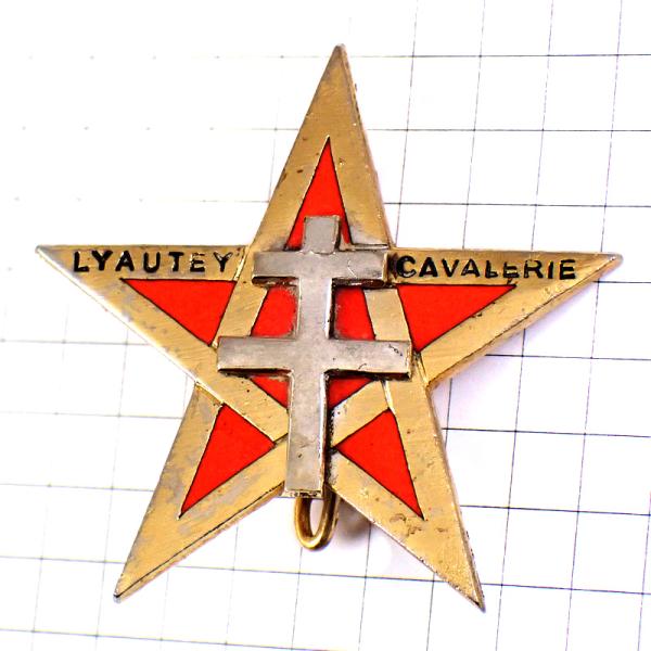 背景の１マスは５mmです。当店のブローチはヴィンテージのレアな限定ブローチです。