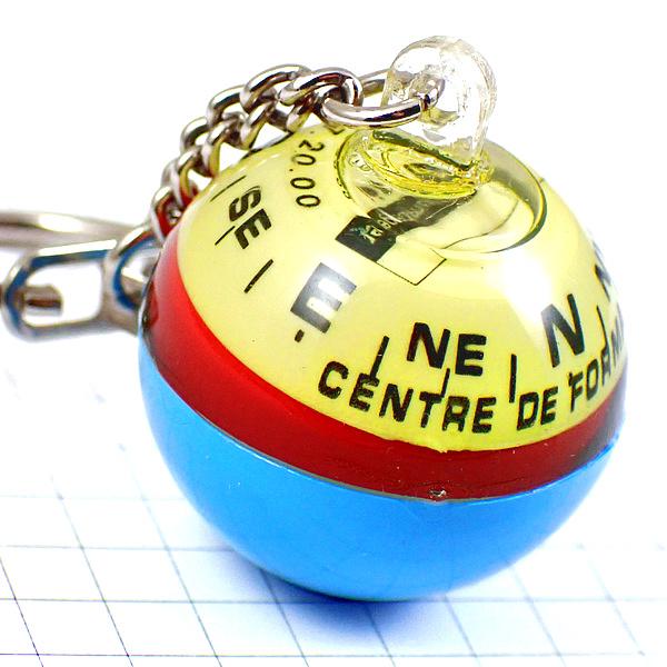 背景の１マスは５mmです。当店のキーホルダー はヴィンテージのレアな限定キーホルダー です。