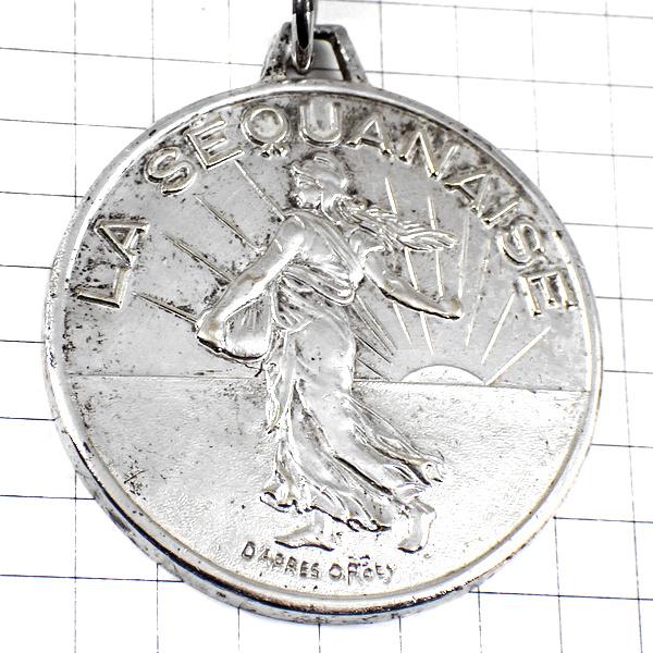 背景の１マスは５mmです。当店のキーホルダー はヴィンテージのレアな限定キーホルダー です。