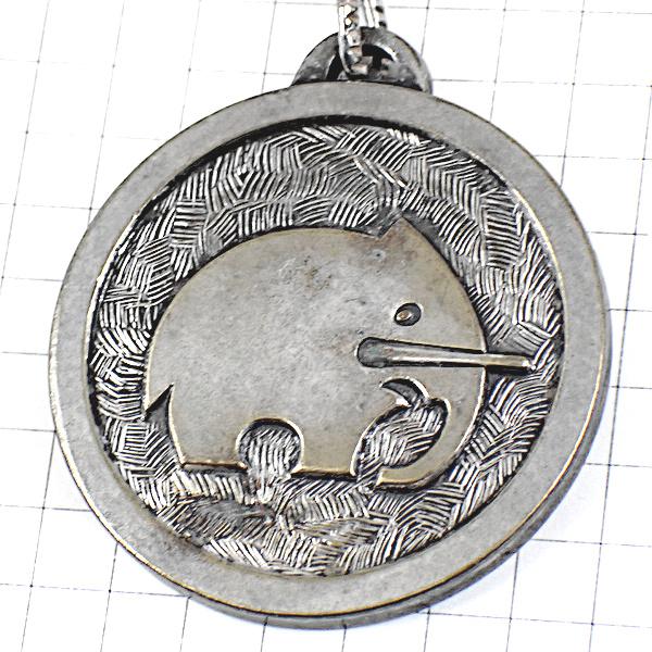 背景の１マスは５mmです。当店のキーホルダー はヴィンテージのレアな限定キーホルダー です。