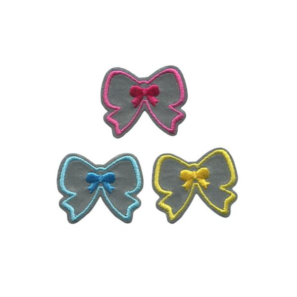 車のライトが当たるとピカッと反射するワッペンです夜間の交通安全に便利なアイテム！キュートなデザインで　持ち物を可愛くアレンジ入園入学のご準備に◇接着方法　アイロン接着◇サイズ：縦約2.6ｃｍ　3色各1枚　3枚入り