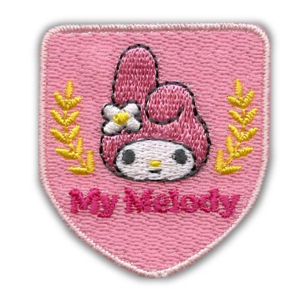 便利なアイロン・シール両用タイプ！アイロン接着はもちろんアイロンできない素材にはシール接着できます入園入学の目じるし・お手持ちのグッズのワンポイントにオススメポイント●全面刺しゅう仕様です●エンブレム風が可愛いワッペンです！◇アイロン・シー...