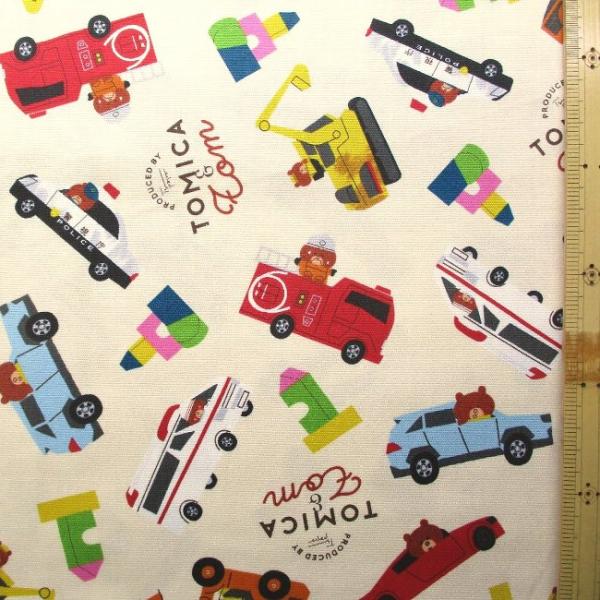 キャラクター 生地 布 トミカ と トム （ クリームベージュ系) （ 2026 ) オックス （ 布 綿100％ ) 生地幅−約108cm g-6136-1a-kk-8209給食袋、体操服入れ、お弁当入れ、コップ袋、巾着袋、スマホケース、...