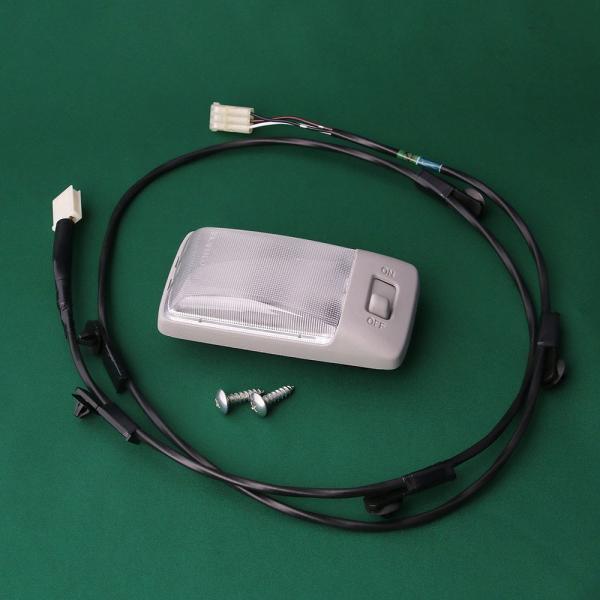 ＳＵＺＵＫＩ純正「リヤルームランプ」 ＪＢ２３Ｗ用グレード・年式によって装着されていない、ジムニーＪＢ２３のリヤ（ラゲッジスペース）用車内照明です。※取付には後席左側部分の内張り脱着と、取付け部分の天井内張りをカッターナイフ等で切り取る必要...