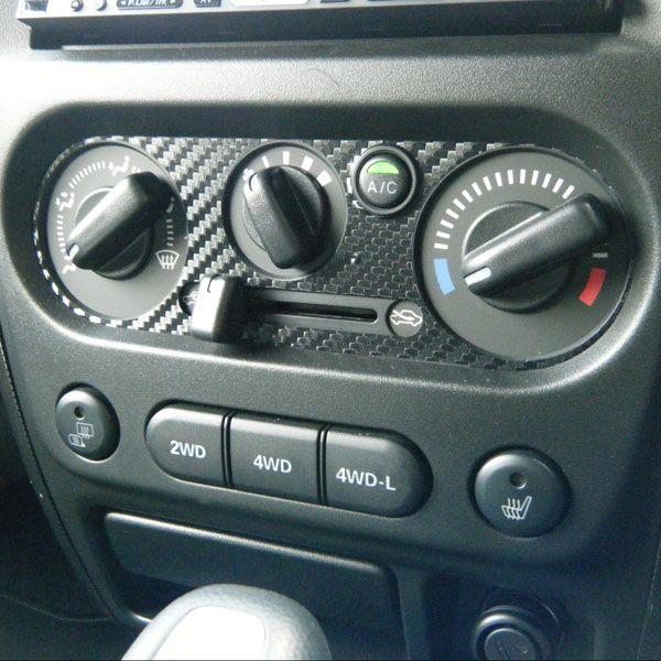 「カーボンシートforA/C」エアコンのスイッチパネル及びハザードスイッチをカーボン調に仕上げるアイテム。住友3M製の「ダイノックフィルム」のカーボン調を使用しています。JB23の5〜10型及びJB43の4〜9型に適合します。※取付けは、イ...