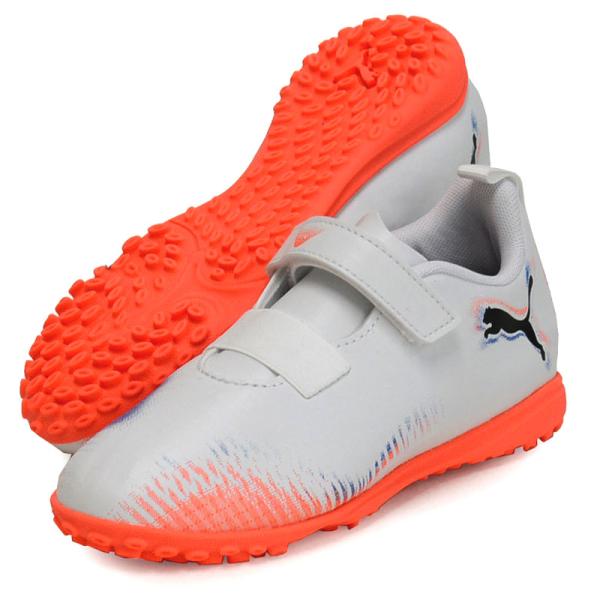 PUMA フューチャー 8 プレイ TT V JR  FUTURE 8 PLAYは軽量な合成アッパー、安全なクイッククロージャ―ストラップ、薄型のマルチスタッドアウトソールが特徴です。固い土や人工芝のグラウンドで優れたトラクションを実現。円...