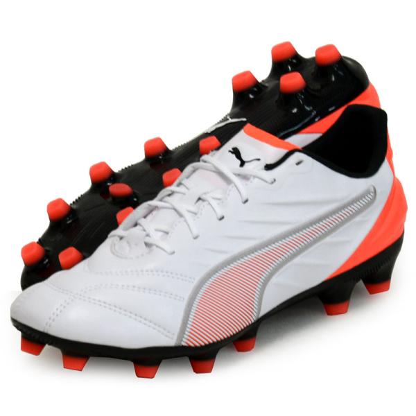 PUMA キング プロ  HG/AGプーマ伝統の名作「KING」が現代のプレーに対応する進化を遂げて再登場。アッパーには柔らかく高耐久な合成レザー「K-BETTER」を採用し、天然皮革に匹敵するフィット感と繊細なボールタッチを実現。ミッドソ...