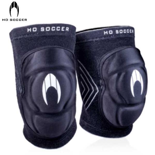 HO SOCCER COVENANT KNEE PAD (2個セット) 新しいひざパッドは、完璧な衝撃吸収を実現するため、内側に大きなパッドがあります。パッドは、摩耗に強い素材で覆われています。付け心地は非常に快適であり、解剖学的に完全に調...