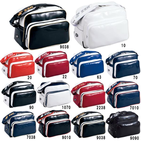 前ポケットに10 号ファスナーを使用した定番ショルダーバッグ。  素材：合成皮革（PVCエナメル加工） 生産国：中国 カラー： （10）ホワイト （1070）ホワイト×ネイビー （20）レッド （22）エンジ （2238）エンジ×ゴールド ...