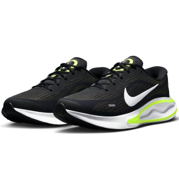 ナイキ ジャーニー ランを履いて、一歩一歩を楽しみながらランニングの旅を満喫。特厚のフォームスタックと抜群に柔らかいクッショニングにより、足の負担が大きい舗装路でも、大きなストライドで余裕を持って走れます。とても快適な履き心地で、またシュー...