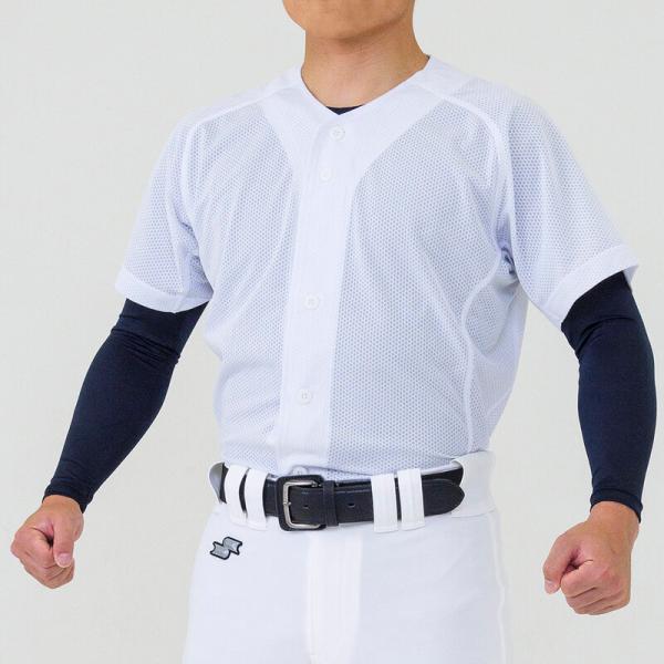 軽量で動きやすさにこだわった3Dユニフォーム2ボタンメッシュシャツ。対象：メンズ・ユニセックス素材：ポリエステル100%生産国：ベトナム製