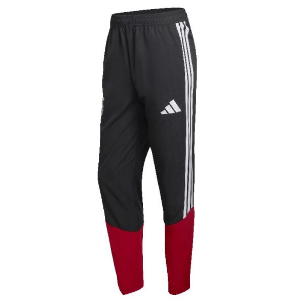 adidas ドイツ代表 2026 TIRO PRESENTATION PANTS ドイツ代表チーム 26 ティロ プレゼンテーションパンツは、ピッチの内外を問わず、サッカー選手が自信を持ってベストを尽くせるデザイン。アディダス フットボー...
