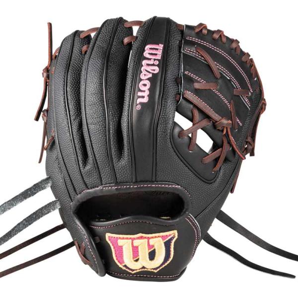WILSON 女子ソフトボール用 Wilson Queen DUAL 内野手用 X2型ソフトボール女子のためのREAL GLOVE。デュアル・テクノロジー採用の強い指先がサイズの大きなソフトボールの強い衝撃に耐え、間一髪の打球も指先で抑える...
