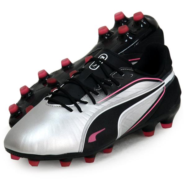 PUMA キングマッチ ワイド HG/AG 新たなKINGに栄光あれ。新しいKINGの登場だ。プーマのボールコントロールの技術を全て詰め込んだ、さらに優れた新世代のKINGシリーズ。アッパーに耐久性の高いマイクロファイバーを使用。ジャパンワ...