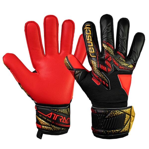 reusch アトラクト シルバー ボールとの接地面が大きく安定感がある。ソフトなラテックスを使用し、ハードショットに対する衝撃吸収力強化に特化したモデルです。■パーム:ロイシュグリップシルバー■カット:エクスパンスカット■カフエラスティッ...