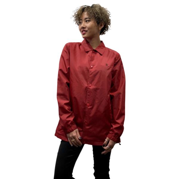 WOMEN'S VOLCOM素材：ポリエステル100％カラー：レッド【対象】性別 : WOMEN , シーズン : スリーシーズン ( 春 秋 冬 )【特性】● ポケット : フロント×2 , 左胸インナーポケット(マジックテープ付き) ●...
