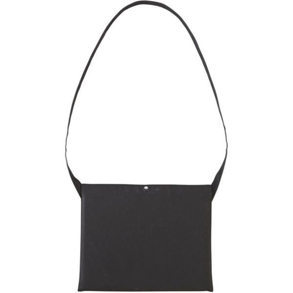 ２８０ｇ／ｍ２のレギュラーキャンパス生地を使用したサコッシュ 。買い物や自転車に乗る時にもキャンプの時または旅行にもとても便利です 。マチがなくシンプルな袋状で、普段持ち歩く小物などを入れるのに丁度良いサイズです 。素材:綿100%サイズ:...