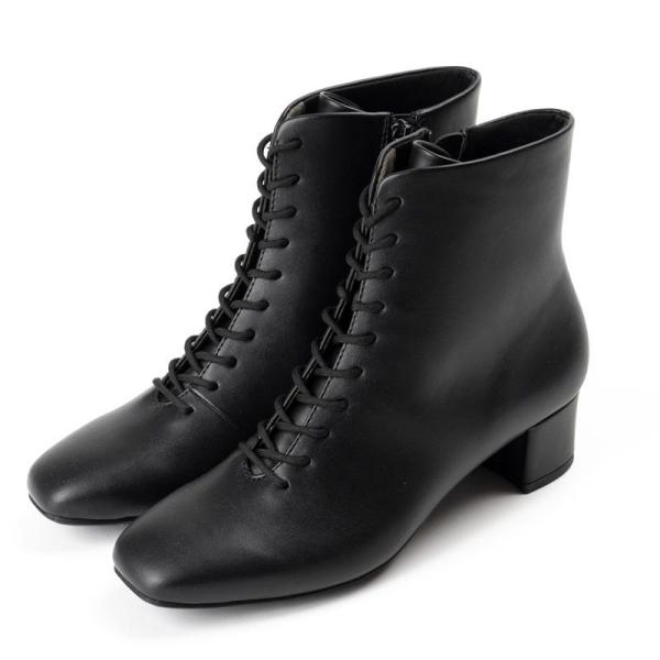 スッキリシルエットのレースアップデザイン 生活防水ｘスタイリッシュブーツ約4センチヒールのスクエアトゥのレースアップブーツ。ウイズ：3E相当中敷に消臭繊維MOFFを採用。取り外し可能な立体感のあるアーチサポート中敷。クッション性と耐久性に良...