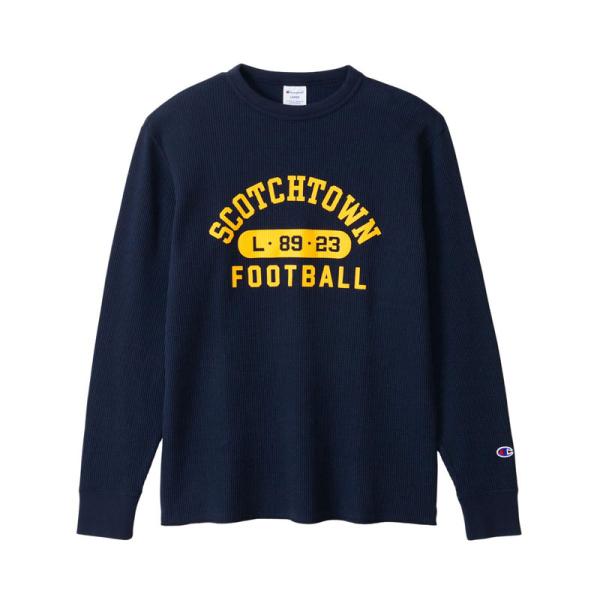 胸のプリントはチャンピオンブランドと親和性の高いカレッジ風の書体をベースにしたもので、アーチ状、ストレート状の文字でカプセルナンバーを囲んだデザイン、アーチ状、ストレート状の文字を2段にレイアウトしたデザインの2タイプ（6種類）。ホワイトの...