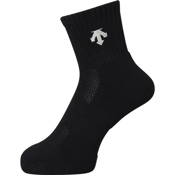 ロングセラーのワンポイントスーパーショートソックスです。競技シーン以外でも様々な場面で使用可能です。抗菌防臭機能付き。製品のスピリットマークを変更しています（旧品番：ＤＶＢ−９６４０）。素材：綿、アクリル、ポリエステル、ポリウレタン機能：抗...