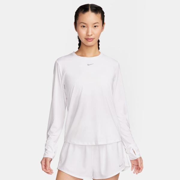 ナイキ ワン クラシック トップは、ワークアウトからくつろぎの時間まで、あらゆるシーンに対応する一枚。軽量でシルクのように滑らかな素材は速乾性が高く、どんなシーンでも活躍します。流行に左右されないゆったりとしたフィット感のスタイルで、速乾性...