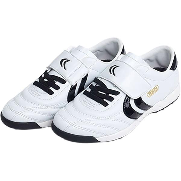 商品説明キッズ向けターフシューズ。初めてのサッカーにもおすすめ。大人向けモデルで実績のあるロングセラーシューズを踏襲し、おこさまの足元を支えます。最新の型を設計、日本の子どもの足に合うよう、新しく企画開発しました。ベルクロ仕様なので、おこさ...