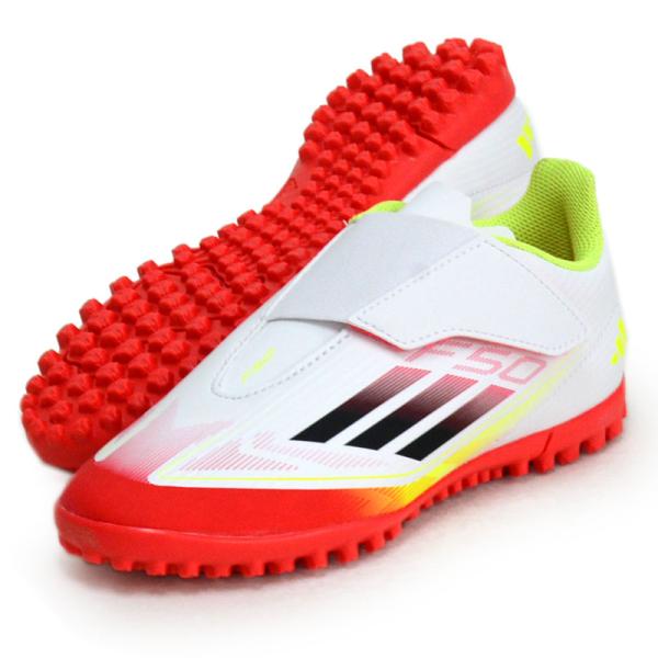 adidas F50 CLUB VEL TF J ピードを追求して軽量化したF50を履いて、自分の限界を軽々と超えてみせよう。このジュニア用のF50 CLUBは、サポート力のあるファイバースキンアッパーに、足をしっかり固定する面ファスナーを...
