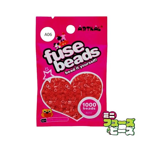 ■ 商品説明 ■ 種類：フューズビーズ ミニ（2.6mm）サイズ：直径 2.6mmカラー：レッド数量：約 1,000粒RGB数値：R:186 G:12 B:47アイロンがけによる形状の保持に優れながらも、柔軟性のあるソフトタイプのアイロンビ...