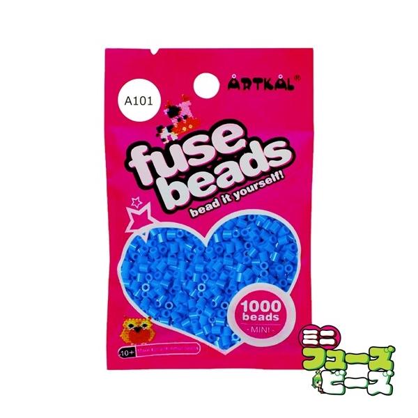 ■ 商品説明 ■ 種類：フューズビーズ ミニ（2.6mm）サイズ：直径 2.6mmカラー：アメリカンブルー数量：約 1,000粒RGB数値：R:27 G:108 B:182アイロンがけによる形状の保持に優れながらも、柔軟性のあるソフトタイプ...