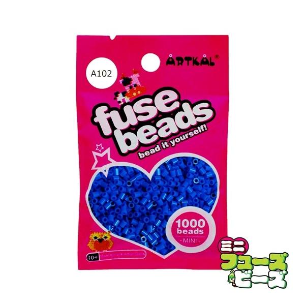 ■ 商品説明 ■ 種類：フューズビーズ ミニ（2.6mm）サイズ：直径 2.6mmカラー：エンパイアブルー数量：約 1,000粒RGB数値：R:8 G:57 B:128アイロンがけによる形状の保持に優れながらも、柔軟性のあるソフトタイプのア...