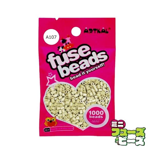 ■ 商品説明 ■ 種類：フューズビーズ ミニ（2.6mm）サイズ：直径 2.6mmカラー：ミルキーカーキ数量：約 1,000粒RGB数値：R:204 G:190 B:128アイロンがけによる形状の保持に優れながらも、柔軟性のあるソフトタイプ...