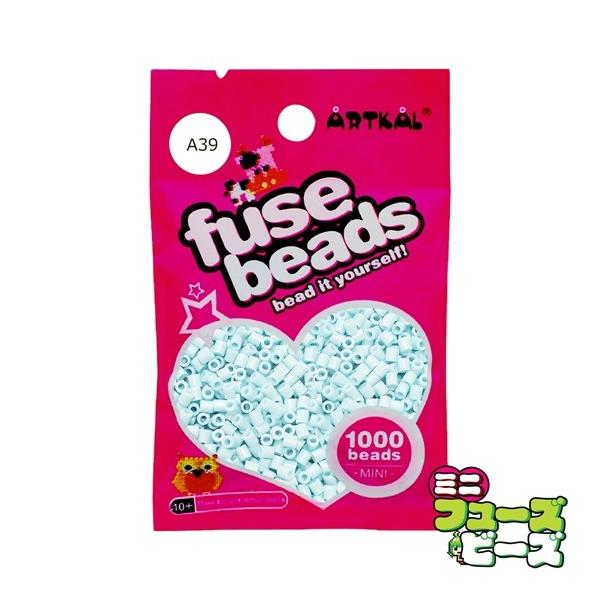 ■ 商品説明 ■ 種類：フューズビーズ ミニ（2.6mm）サイズ：直径 2.6mmカラー：ラムネ数量：約 1,000粒RGB数値：R:153 G:214 B:234アイロンがけによる形状の保持に優れながらも、柔軟性のあるソフトタイプのアイロ...