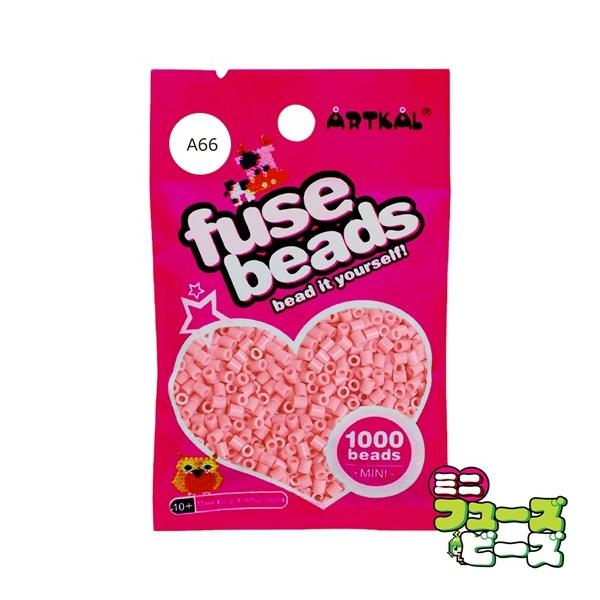 ■ 商品説明 ■ 種類：フューズビーズ ミニ（2.6mm）サイズ：直径 2.6mmカラー：パステルピンク数量：約 1,000粒RGB数値：R:252 G:108 B:133アイロンがけによる形状の保持に優れながらも、柔軟性のあるソフトタイプ...