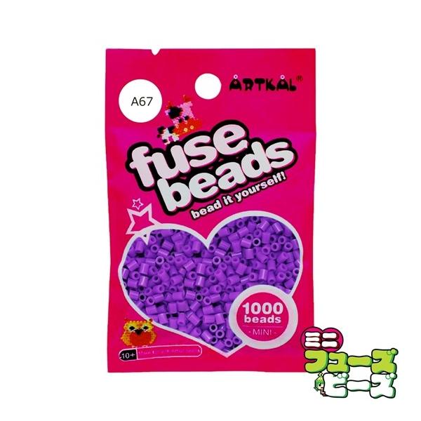 ■ 商品説明 ■ 種類：フューズビーズ ミニ（2.6mm）サイズ：直径 2.6mmカラー：パステルパープル数量：約 1,000粒RGB数値：R:177 G:78 B:181アイロンがけによる形状の保持に優れながらも、柔軟性のあるソフトタイプ...