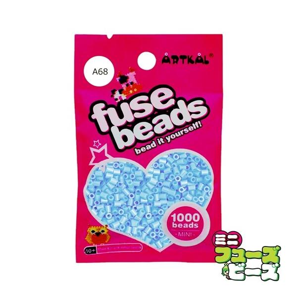 ■ 商品説明 ■ 種類：フューズビーズ ミニ（2.6mm）サイズ：直径 2.6mmカラー：パステルブルー数量：約 1,000粒RGB数値：R:105 G:194 B:238アイロンがけによる形状の保持に優れながらも、柔軟性のあるソフトタイプ...