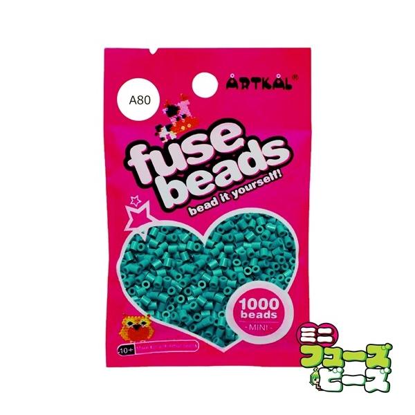 ■ 商品説明 ■ 種類：フューズビーズ ミニ（2.6mm）サイズ：直径 2.6mmカラー：アルノブルー 数量：約 1,000粒RGB数値：R:0 G:174 B:199アイロンがけによる形状の保持に優れながらも、柔軟性のあるソフトタイプのア...