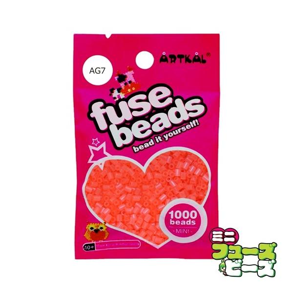 ■ 商品説明 ■ 種類：フューズビーズ ミニ（2.6mm）サイズ：直径 2.6mmカラー：夜光レッド数量：約 1,000粒アイロンがけによる形状の保持に優れながらも、柔軟性のあるソフトタイプのアイロンビーズです。蓄光により暗い場所で発光しま...