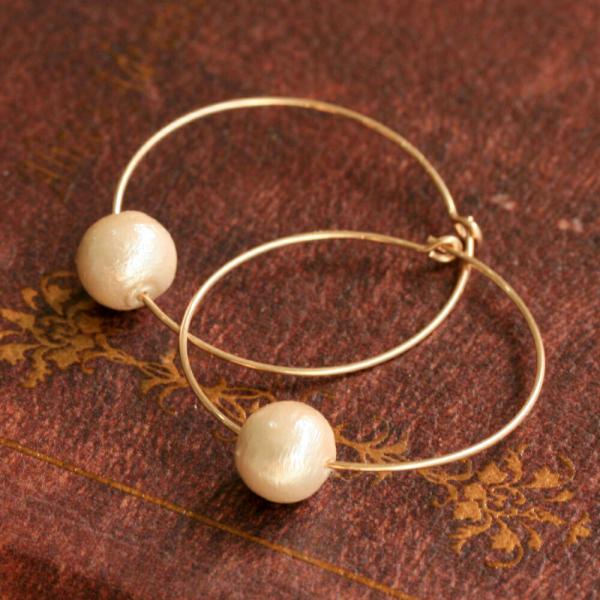 ■商品詳細■【フープ】 外径：約30mm 線径：約0.64mm【 地金材質】14金ゴールドフィルド(14kgf)【ストーン】コットンパール（キスカ）サイズ：6mm/8mm/10mm※こちらはメール便配送となります。（ポスト投函 3-5日）※...