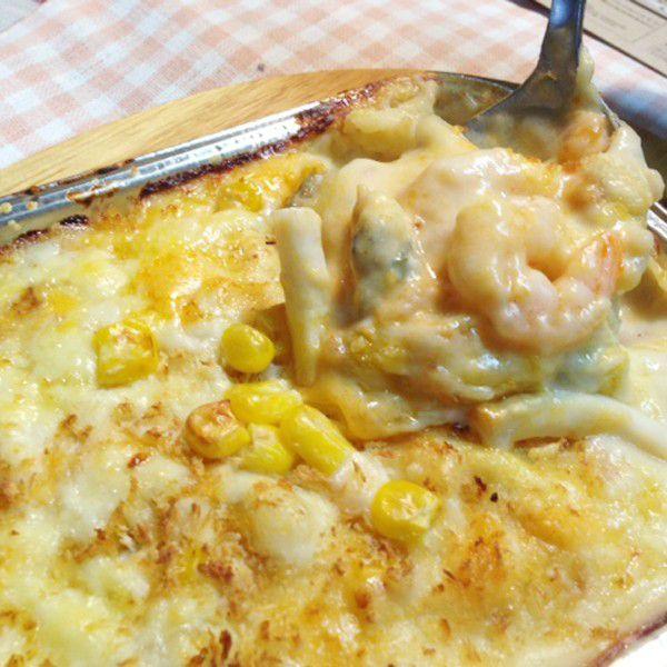 <ご注意>ピザと一緒にご注文いただいております。＜シーフードドリア＞海の幸たっぷりのドリアはお子様にも大人気です。具材：イカ・エビ・アサリ・オニオン・ピーマン・コーン・ホワイトソース・トマトソース・ナチュラルチーズサイズ：お一人...